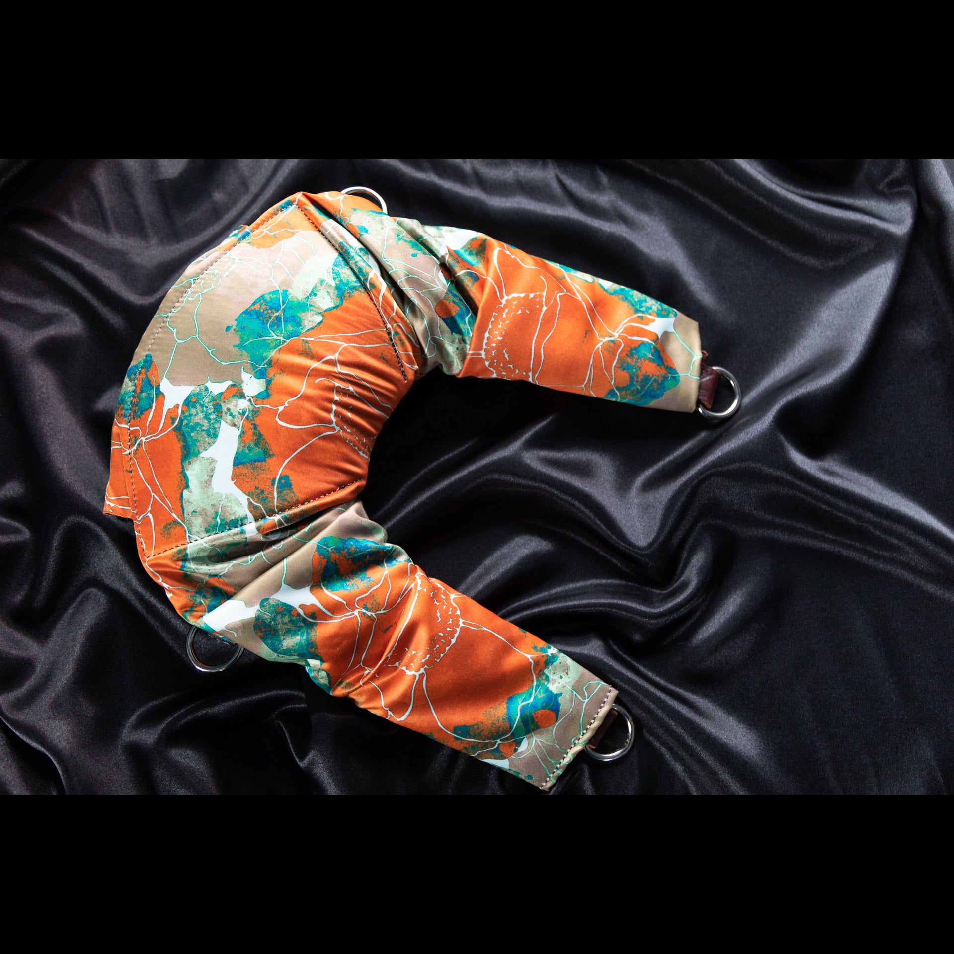 Standard Bustle Cover (shown here on an Air Bustle) | Top Notch Tails