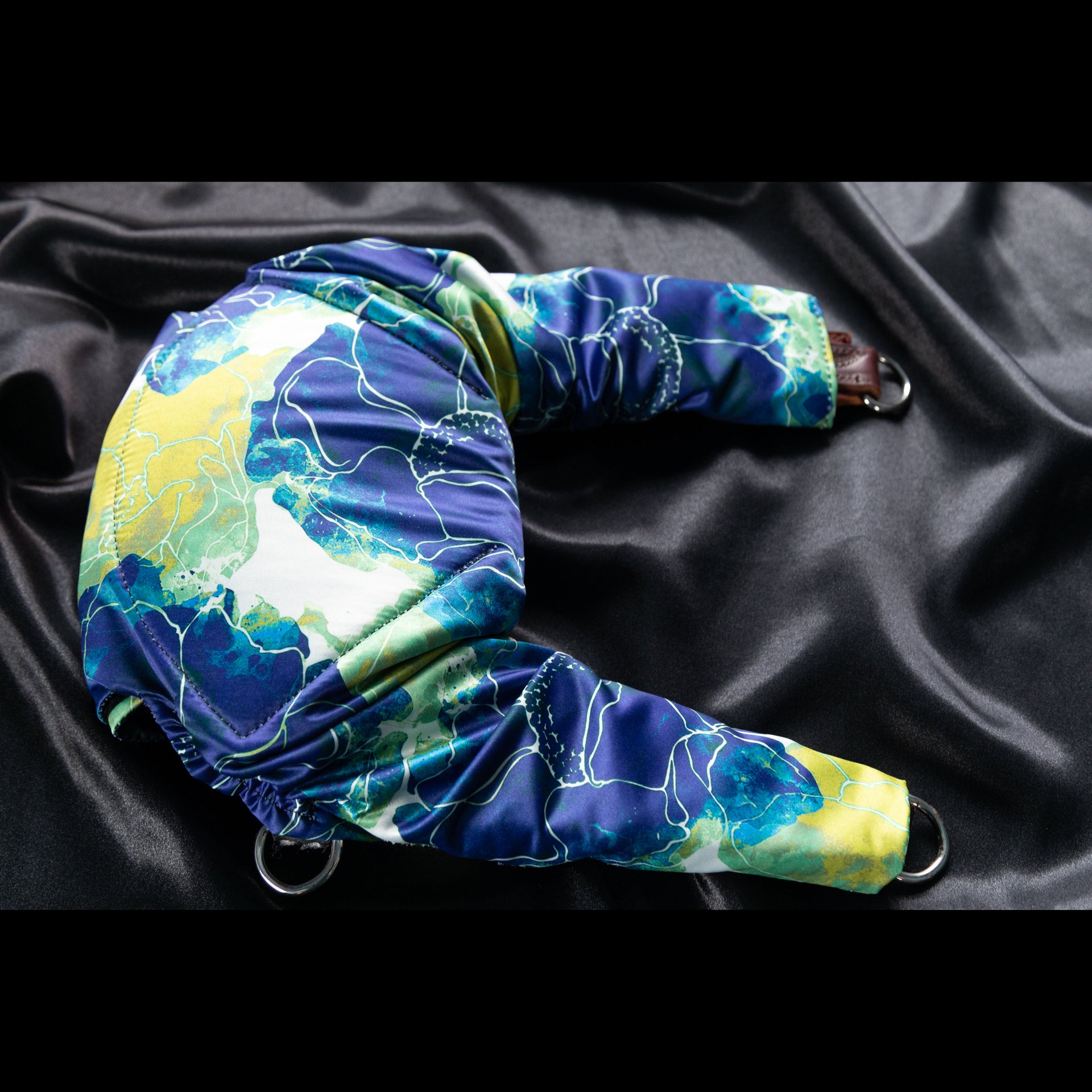 Standard Bustle Cover (shown here on an Air Bustle) | Top Notch Tails